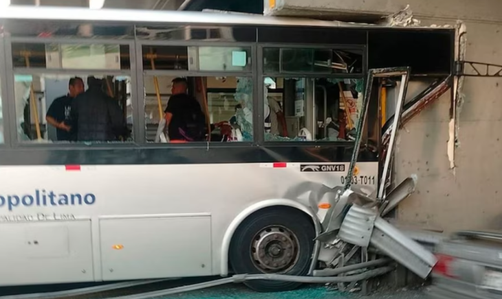 Bus del Metropolitano choca contra puente México y deja decenas de ...