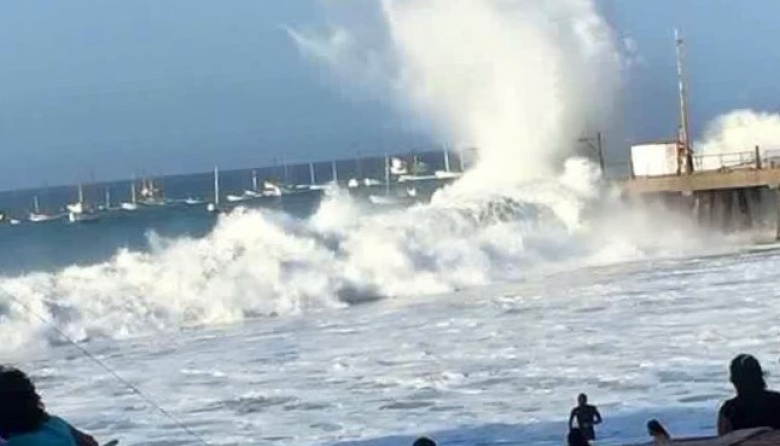 Oleaje anómalo en Perú: 81 puertos cerrados y olas de hasta 4 metros ...