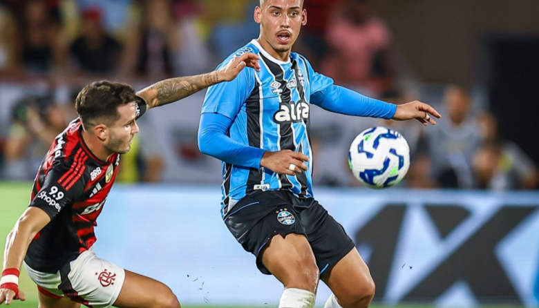 Erick Noriega debutó como titular en Gremio y brilló en el Maracaná ...